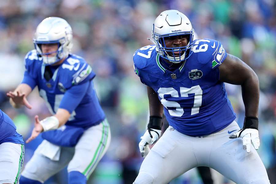 Seahawks sign left tackle Charles Cross to four-year, 4.4 million ...