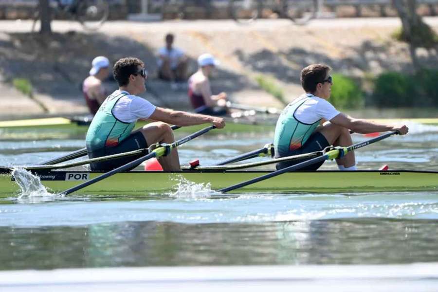 Portugueses vencem finais B em skiff e double-scull da I Taça do Mundo ...