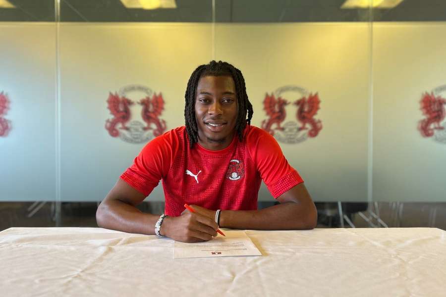 DONE DEAL: Leyton Orient snap up Palace defender Adaramola ...