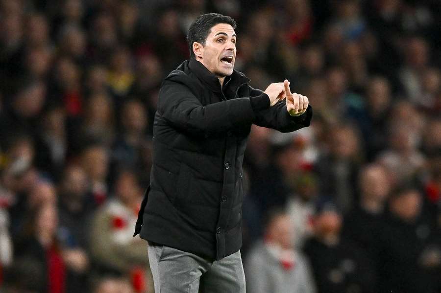 Neville predicts how many points Arsenal need to win the title: Mid-80s ...