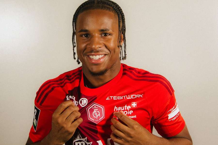 DONE DEAL: Aston Villa fullback Rowe delighted making FC Annecy move ...