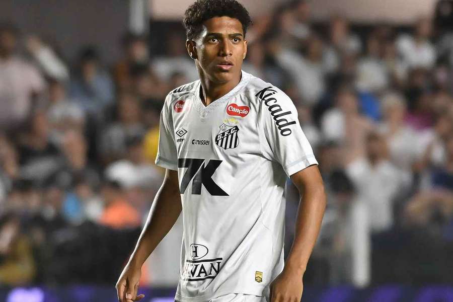 Spurs confident they've won race for Santos fullback Souza ...