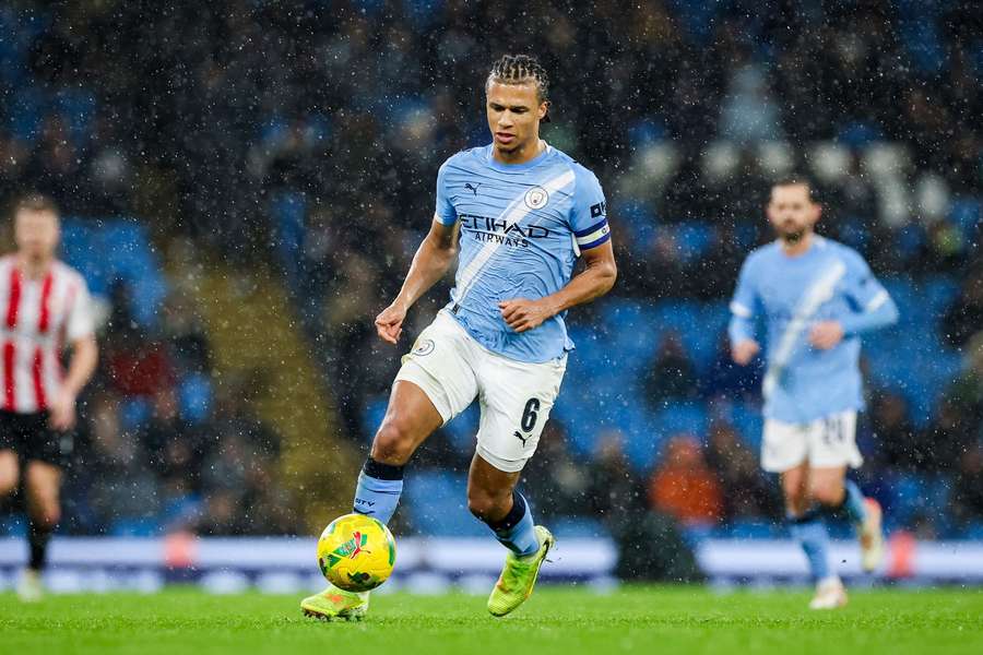 Barcelona vira atenções para Nathan Aké (Manchester City) | Flashscore.pt