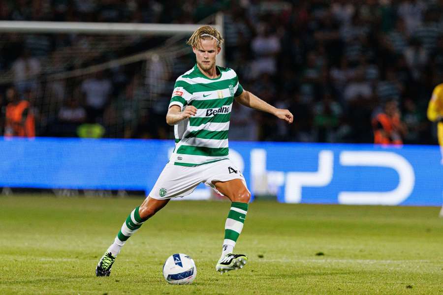 Man Utd prepared to turn to Sporting CP midfielder Hjulmand ...