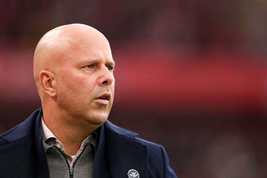 Arne Slot Hits Out at Man United's 'Long Ball' Tactics After Late ...