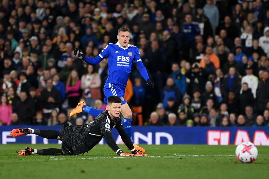 Vardy the hero as Leicester earn crucial point at battling Leeds United ...