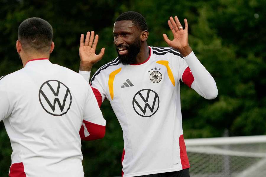 Real Madrid's Antonio Rüdiger extends contract until 2027 despite role ...