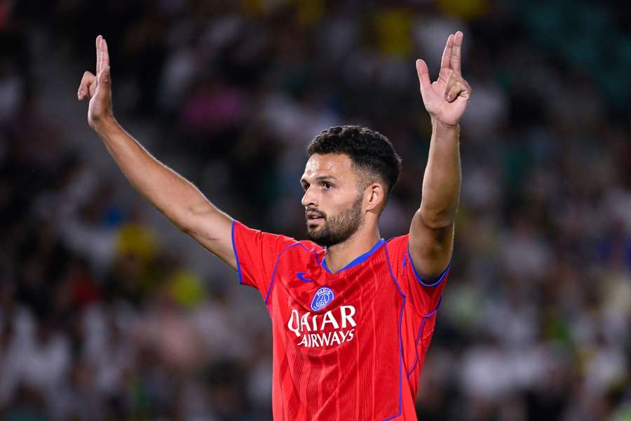 Newcastle's list of striker options revealed including Wissa, Muniz and ...