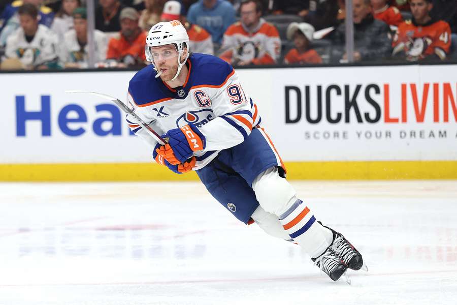 McDavid sa vyrovnal Gretzkému. Piatykrát sa stal držiteľom Ted Lindsay ...